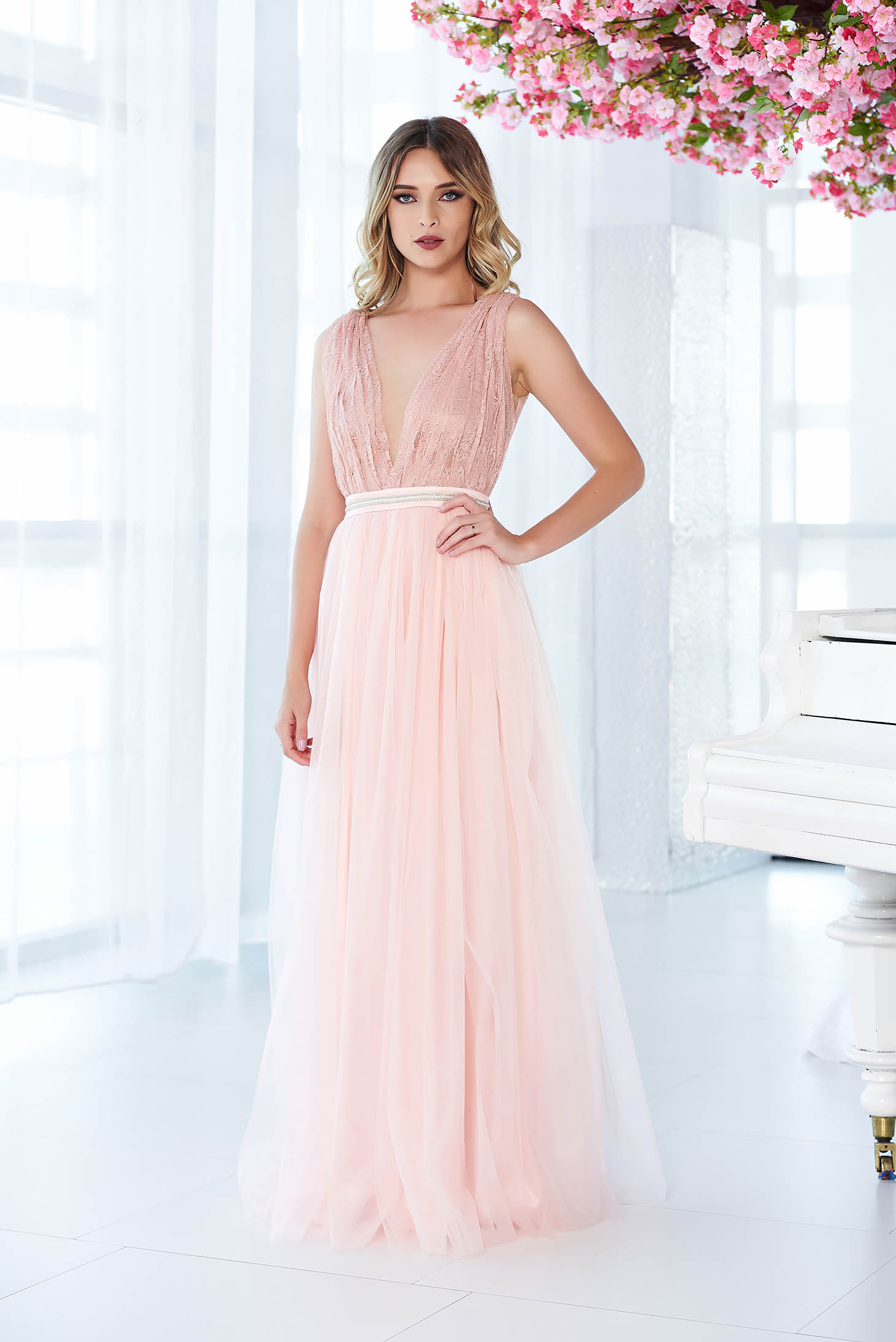 Rochie LaDonna rosa de ocazie in clos din tul si dantela cu aplicatii ...