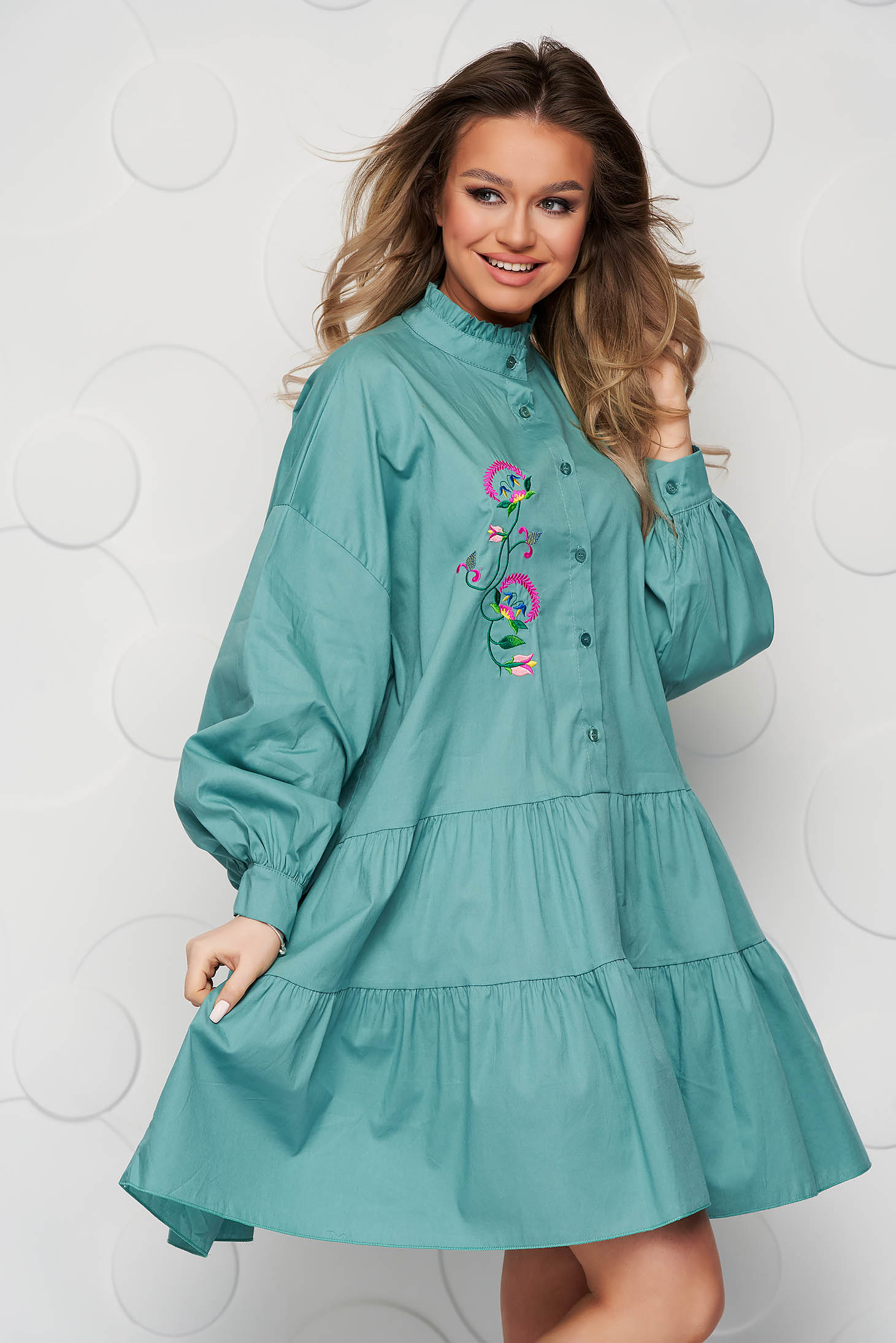 Rochie SunShine verde din bumbac brodata cu croi larg cu volanase